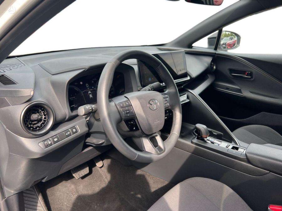 Белый Тойота C-HR 2025 в Клайпеда, объемом двигателя 1.80 л и пробегом 54 тыс. км за 27000 €, фото 12 на AUTOMOTO.COM.LV