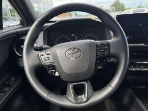 Белый Тойота C-HR 2025 в Клайпеда, объемом двигателя 1.80 л и пробегом 54 тыс. км за 27000 €, фото 13 на AUTOMOTO.COM.LV