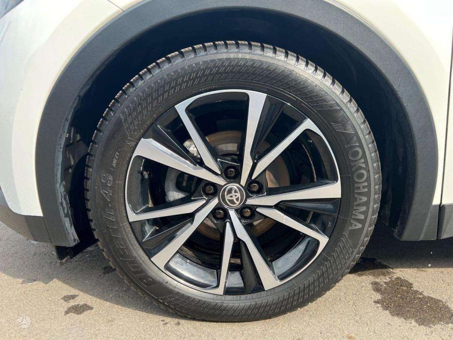 Белый Тойота C-HR 2025 в Клайпеда, объемом двигателя 1.80 л и пробегом 54 тыс. км за 27000 €, фото 16 на AUTOMOTO.COM.LV