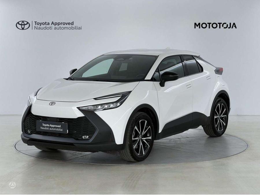 Белый Тойота C-HR 2025 в Вильнюс, объемом двигателя 1.99 л и пробегом 13 тыс. км за 32900 €, фото 1 на AUTOMOTO.COM.LV