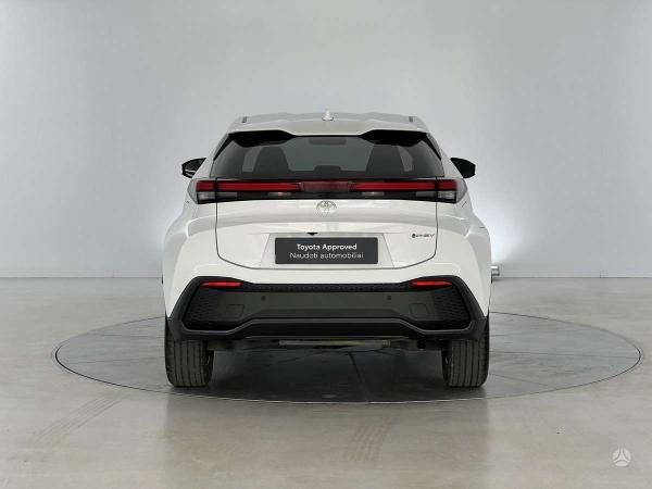 Белый Тойота C-HR 2025 в Вильнюс, объемом двигателя 1.99 л и пробегом 13 тыс. км за 32900 €, фото 5 на AUTOMOTO.COM.LV