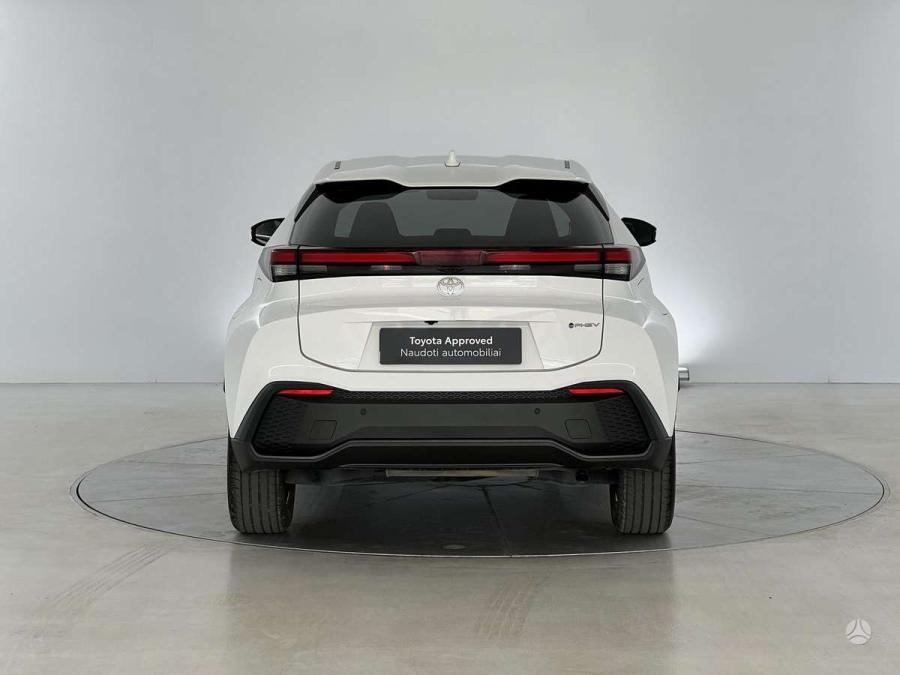 Белый Тойота C-HR 2025 в Вильнюс, объемом двигателя 1.99 л и пробегом 13 тыс. км за 32900 €, фото 5 на AUTOMOTO.COM.LV