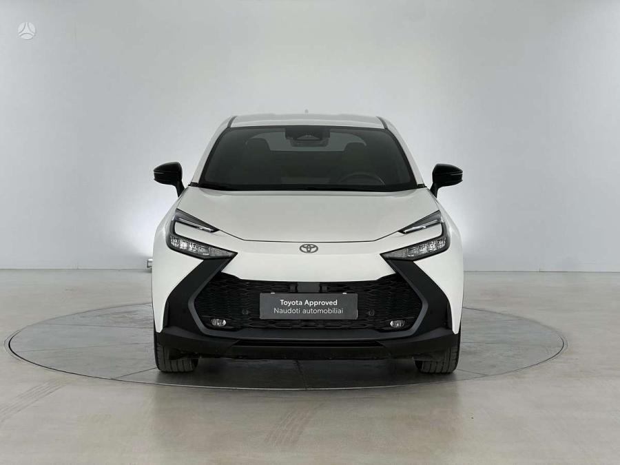 Белый Тойота C-HR 2025 в Вильнюс, объемом двигателя 1.99 л и пробегом 13 тыс. км за 32900 €, фото 6 на AUTOMOTO.COM.LV