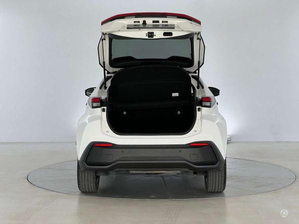 Белый Тойота C-HR 2025 в Вильнюс, объемом двигателя 1.99 л и пробегом 13 тыс. км за 32900 €, фото 11 на AUTOMOTO.COM.LV