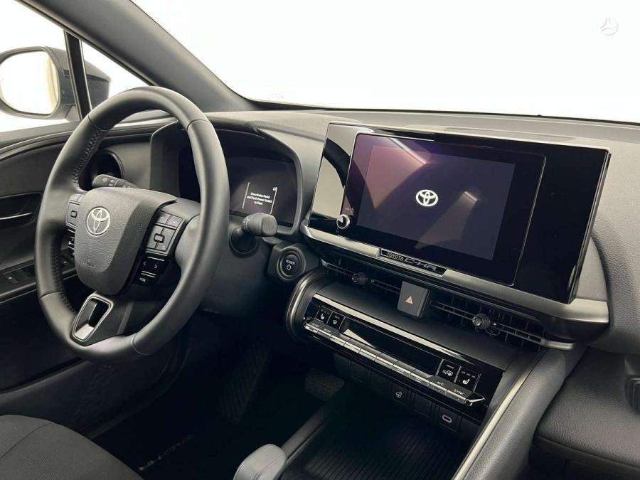 Белый Тойота C-HR 2025 в Вильнюс, объемом двигателя 1.99 л и пробегом 13 тыс. км за 32900 €, фото 15 на AUTOMOTO.COM.LV