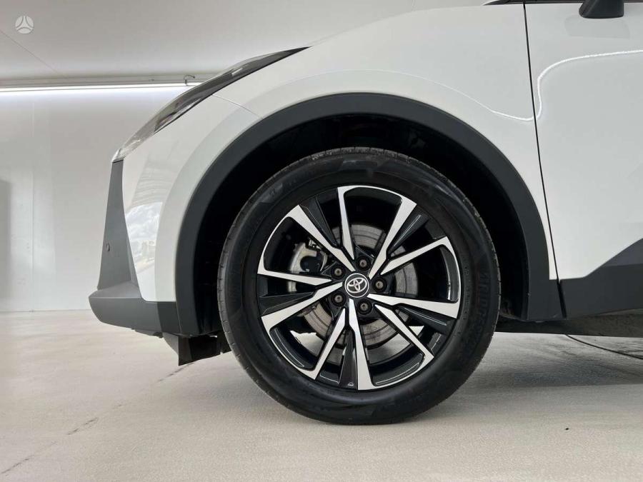 Белый Тойота C-HR 2025 в Вильнюс, объемом двигателя 1.99 л и пробегом 13 тыс. км за 32900 €, фото 16 на AUTOMOTO.COM.LV
