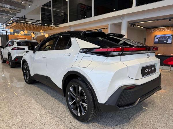 Balts Toyota C-HR 2026 Šauļi, ar dzinēja tilpumu 1.80 L un nobraukumu 8 tūkst. km par 35700 €, foto 3 vietnē AUTOMOTO.COM.LV