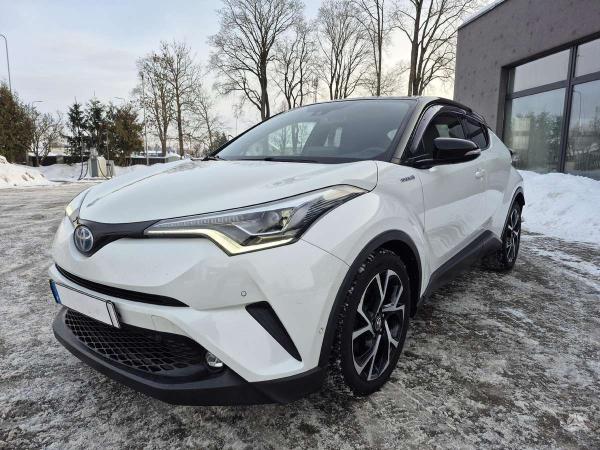 White Toyota C-HR 2017 in Taurage, with an engine capacity of 1.80 L and mileage of 176 thousand km for 12900 €, photo 4 on AUTOMOTO.COM.LV
