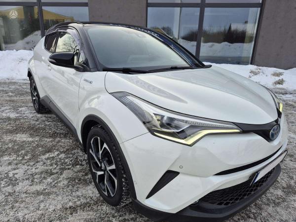 White Toyota C-HR 2017 in Taurage, with an engine capacity of 1.80 L and mileage of 176 thousand km for 12900 €, photo 8 on AUTOMOTO.COM.LV