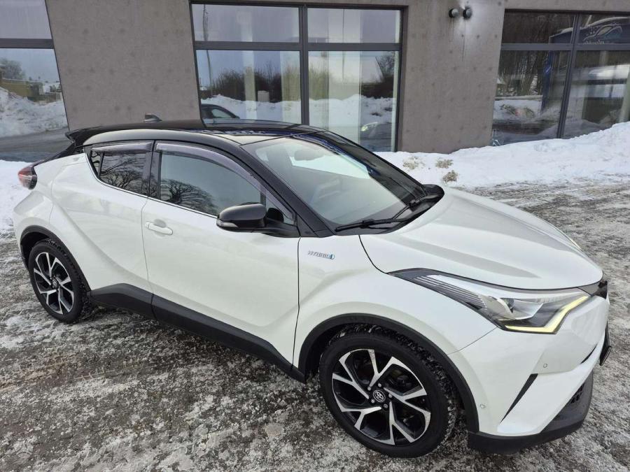 White Toyota C-HR 2017 in Taurage, with an engine capacity of 1.80 L and mileage of 176 thousand km for 12900 €, photo 10 on AUTOMOTO.COM.LV