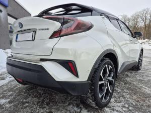 White Toyota C-HR 2017 in Taurage, with an engine capacity of 1.80 L and mileage of 176 thousand km for 12900 €, photo 13 on AUTOMOTO.COM.LV