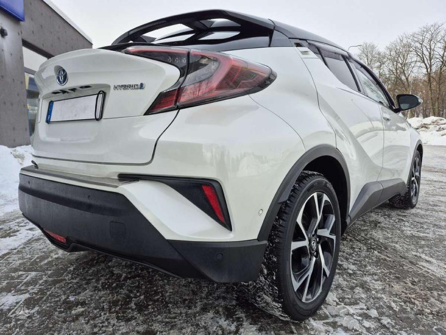 White Toyota C-HR 2017 in Taurage, with an engine capacity of 1.80 L and mileage of 176 thousand km for 12900 €, photo 13 on AUTOMOTO.COM.LV