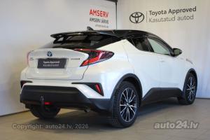 White Toyota C-HR 2017 in Tallinn, with an engine capacity of 1.80 L and mileage of 136 thousand km for 16490 €, photo 3 on AUTOMOTO.COM.LV