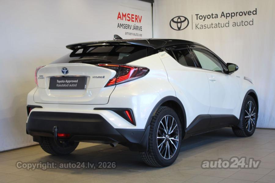 White Toyota C-HR 2017 in Tallinn, with an engine capacity of 1.80 L and mileage of 136 thousand km for 16490 €, photo 3 on AUTOMOTO.COM.LV