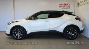 White Toyota C-HR 2017 in Tallinn, with an engine capacity of 1.80 L and mileage of 136 thousand km for 16490 €, photo 4 on AUTOMOTO.COM.LV