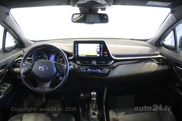 Balts Toyota C-HR 2017 Tallina, ar dzinēja tilpumu 1.80 L un nobraukumu 136 tūkst. km par 16490 €, foto 8 vietnē AUTOMOTO.COM.LV