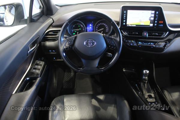 Balts Toyota C-HR 2017 Tallina, ar dzinēja tilpumu 1.80 L un nobraukumu 136 tūkst. km par 16490 €, foto 9 vietnē AUTOMOTO.COM.LV