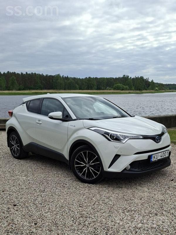 Balts Toyota C-HR 2017 Jūrmala, ar dzinēja tilpumu 1.80 L un nobraukumu 90 tūkst. km par 17700 €, foto 1 vietnē AUTOMOTO.COM.LV