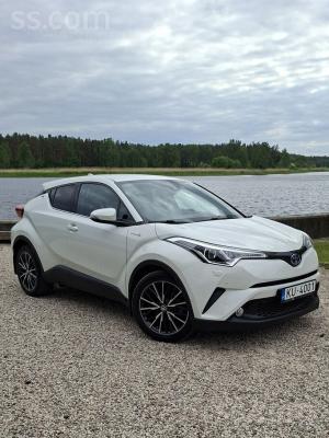 Белый Тойота C-HR 2017 в Юрмала, объемом двигателя 1.80 л и пробегом 90 тыс. км за 17700 €, фото  на AUTOMOTO.COM.LV