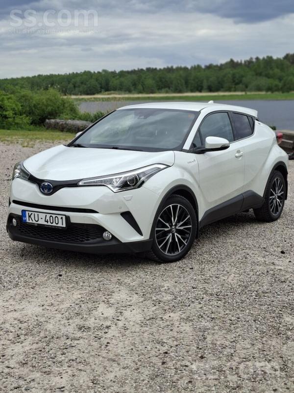 Balts Toyota C-HR 2017 Jūrmala, ar dzinēja tilpumu 1.80 L un nobraukumu 90 tūkst. km par 17700 €, foto 4 vietnē AUTOMOTO.COM.LV