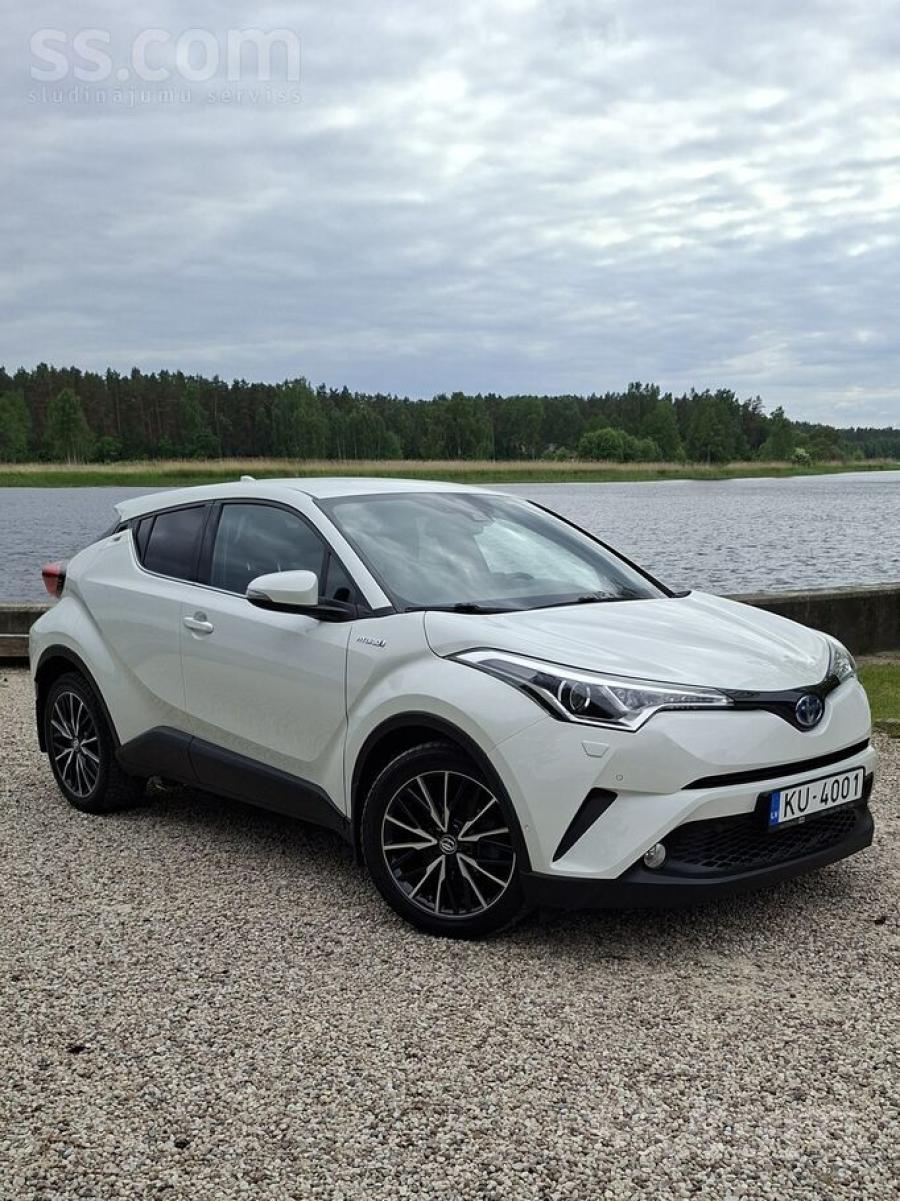 White Toyota C-HR 2017 in Jurmala, with an engine capacity of 1.80 L and mileage of 90 thousand km for 17500 €, photo 5 on AUTOMOTO.COM.LV