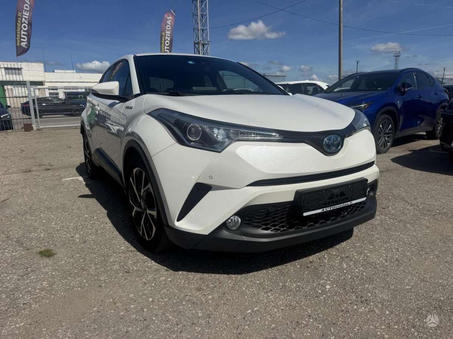 Balts Toyota C-HR 2017 Panevēža, ar dzinēja tilpumu 1.80 L un nobraukumu 194 tūkst. km par 14300 €, foto 1 vietnē AUTOMOTO.COM.LV
