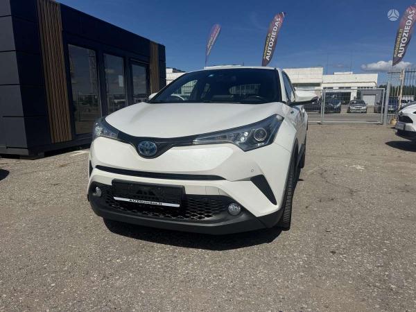 Белый Тойота C-HR 2017 в Паневежис, объемом двигателя 1.80 л и пробегом 194 тыс. км за 14300 €, фото 3 на AUTOMOTO.COM.LV