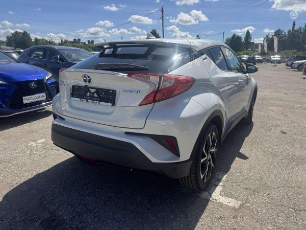Белый Тойота C-HR 2017 в Паневежис, объемом двигателя 1.80 л и пробегом 194 тыс. км за 14300 €, фото 6 на AUTOMOTO.COM.LV