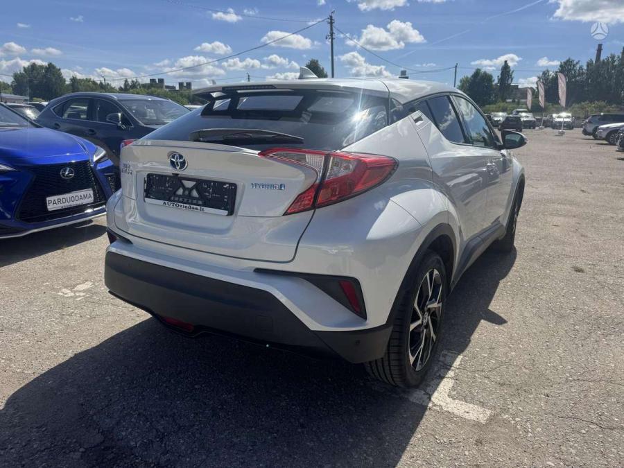 Balts Toyota C-HR 2017 Panevēža, ar dzinēja tilpumu 1.80 L un nobraukumu 194 tūkst. km par 14300 €, foto 7 vietnē AUTOMOTO.COM.LV