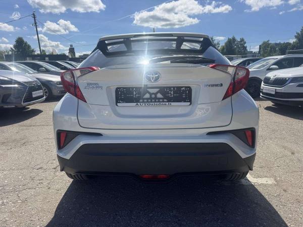 Белый Тойота C-HR 2017 в Паневежис, объемом двигателя 1.80 л и пробегом 194 тыс. км за 14300 €, фото 7 на AUTOMOTO.COM.LV