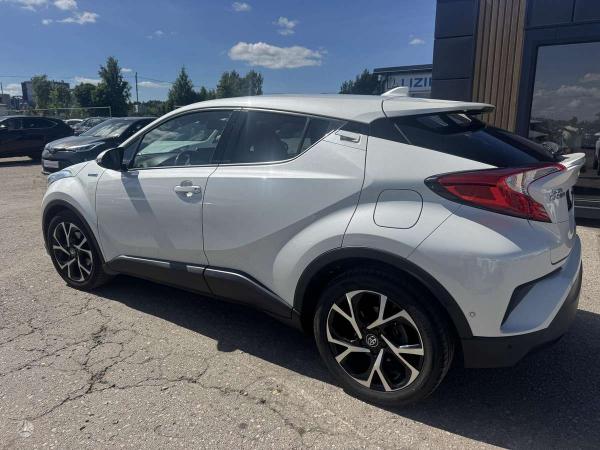 Белый Тойота C-HR 2017 в Паневежис, объемом двигателя 1.80 л и пробегом 194 тыс. км за 14300 €, фото 9 на AUTOMOTO.COM.LV