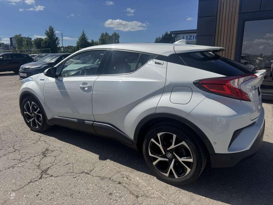 Balts Toyota C-HR 2017 Panevēža, ar dzinēja tilpumu 1.80 L un nobraukumu 194 tūkst. km par 14300 €, foto 10 vietnē AUTOMOTO.COM.LV