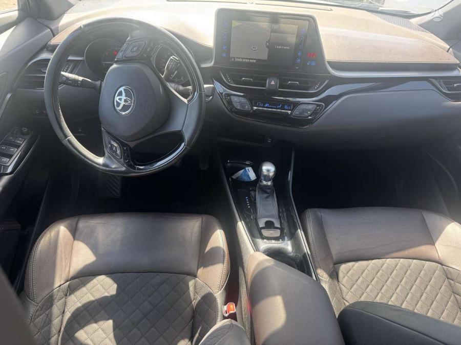 Balts Toyota C-HR 2017 Panevēža, ar dzinēja tilpumu 1.80 L un nobraukumu 194 tūkst. km par 14300 €, foto 12 vietnē AUTOMOTO.COM.LV