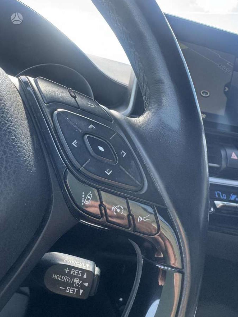Balts Toyota C-HR 2017 Panevēža, ar dzinēja tilpumu 1.80 L un nobraukumu 194 tūkst. km par 14300 €, foto 14 vietnē AUTOMOTO.COM.LV