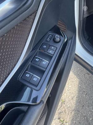 Balts Toyota C-HR 2017 Panevēža, ar dzinēja tilpumu 1.80 L un nobraukumu 194 tūkst. km par 14300 €, foto 19 vietnē AUTOMOTO.COM.LV