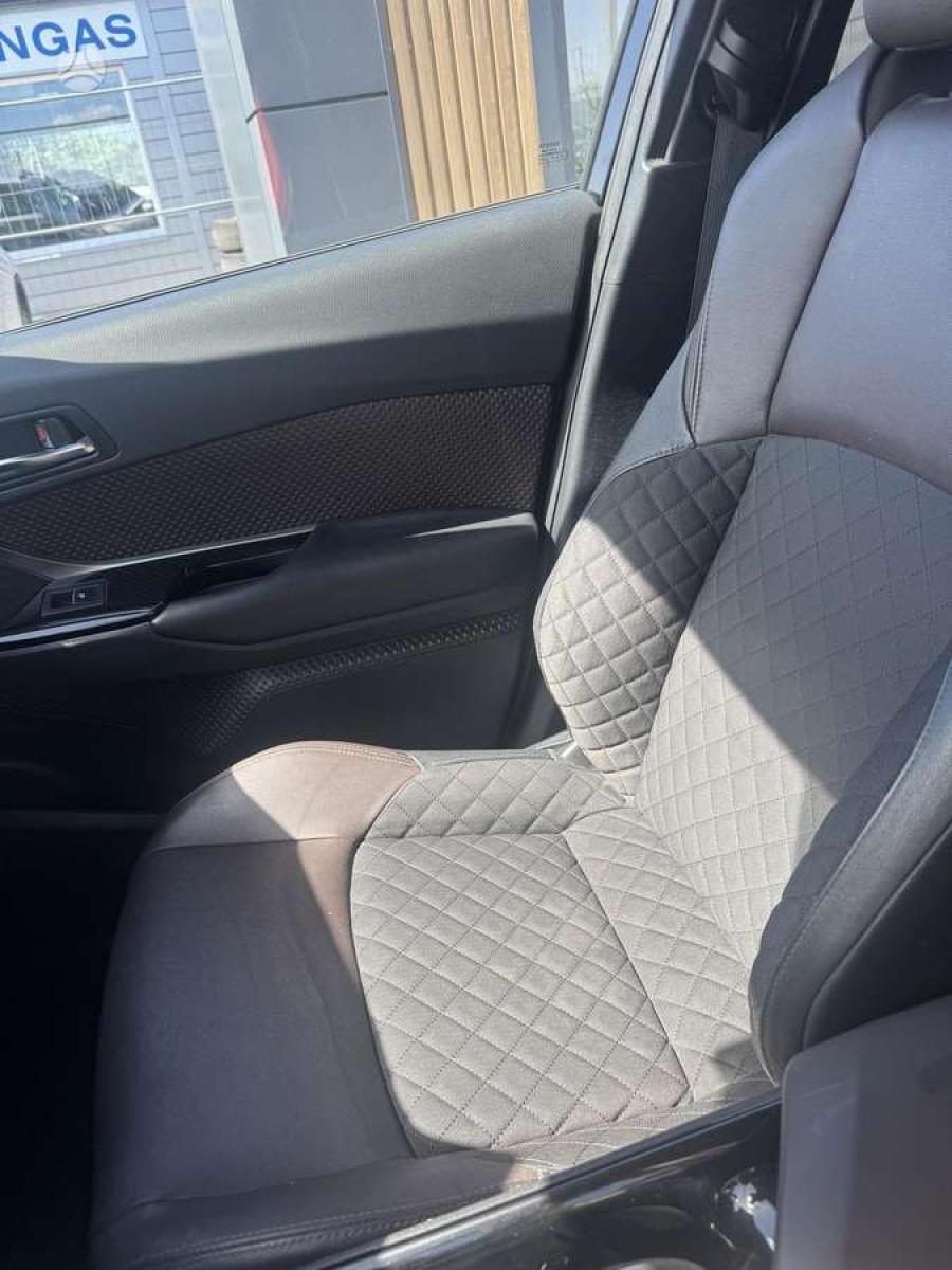 Balts Toyota C-HR 2017 Panevēža, ar dzinēja tilpumu 1.80 L un nobraukumu 194 tūkst. km par 14300 €, foto 24 vietnē AUTOMOTO.COM.LV