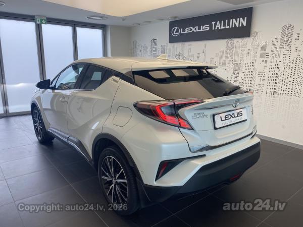 Balts Toyota C-HR 2017 Tallina, ar dzinēja tilpumu 1.20 L un nobraukumu 94 tūkst. km par 14900 €, foto 2 vietnē AUTOMOTO.COM.LV