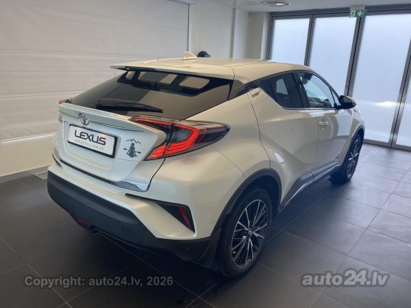 Balts Toyota C-HR 2017 Tallina, ar dzinēja tilpumu 1.20 L un nobraukumu 94 tūkst. km par 14900 €, foto 6 vietnē AUTOMOTO.COM.LV