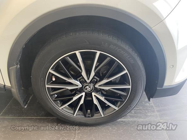 Balts Toyota C-HR 2017 Tallina, ar dzinēja tilpumu 1.20 L un nobraukumu 94 tūkst. km par 14900 €, foto 7 vietnē AUTOMOTO.COM.LV