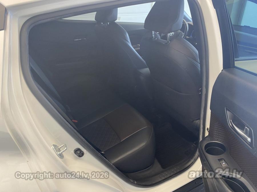 Balts Toyota C-HR 2017 Tallina, ar dzinēja tilpumu 1.20 L un nobraukumu 94 tūkst. km par 14900 €, foto 10 vietnē AUTOMOTO.COM.LV