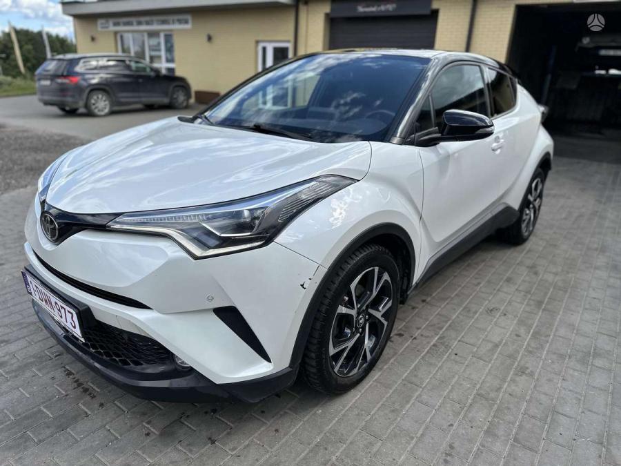 Белый Тойота C-HR 2017 в Утена, объемом двигателя 1.20 л и пробегом 120 тыс. км за 11950 €, фото 3 на AUTOMOTO.COM.LV