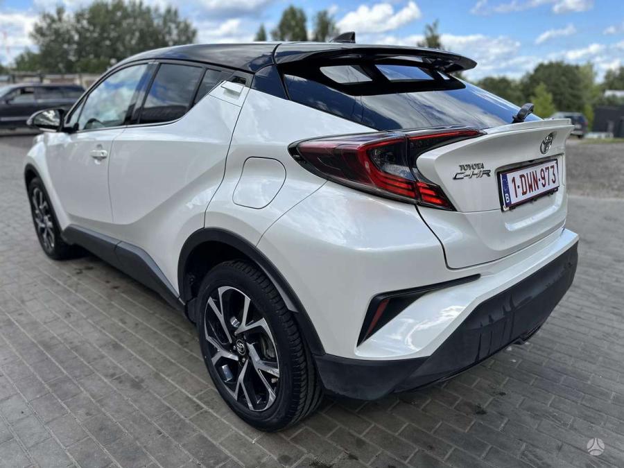 Белый Тойота C-HR 2017 в Утена, объемом двигателя 1.20 л и пробегом 120 тыс. км за 11950 €, фото 4 на AUTOMOTO.COM.LV