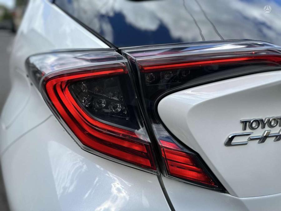 Белый Тойота C-HR 2017 в Утена, объемом двигателя 1.20 л и пробегом 120 тыс. км за 11950 €, фото 9 на AUTOMOTO.COM.LV