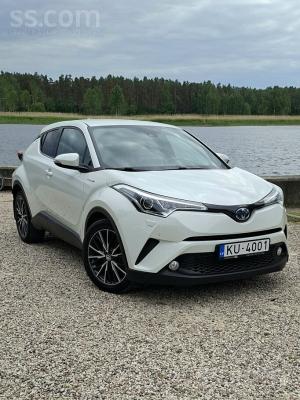 Белый Тойота C-HR 2017 в Юрмала, объемом двигателя 1.80 л и пробегом 90 тыс. км за 16990 €, фото  на AUTOMOTO.COM.LV
