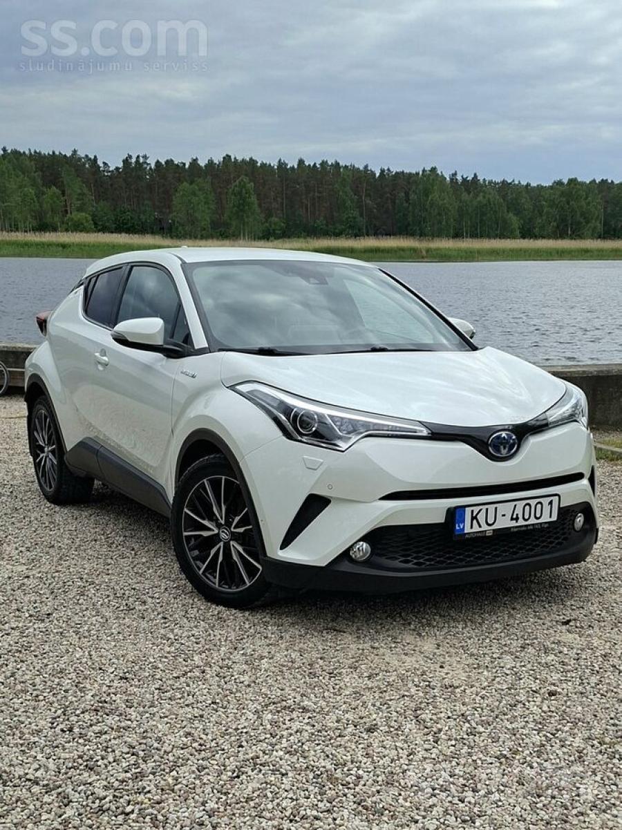 Белый Тойота C-HR 2017 в Юрмала, объемом двигателя 1.80 л и пробегом 90 тыс. км за 16990 €, фото 1 на AUTOMOTO.COM.LV