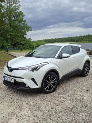 Белый Тойота C-HR 2017 в Юрмала, объемом двигателя 1.80 л и пробегом 90 тыс. км за 16990 €, фото 3 на AUTOMOTO.COM.LV