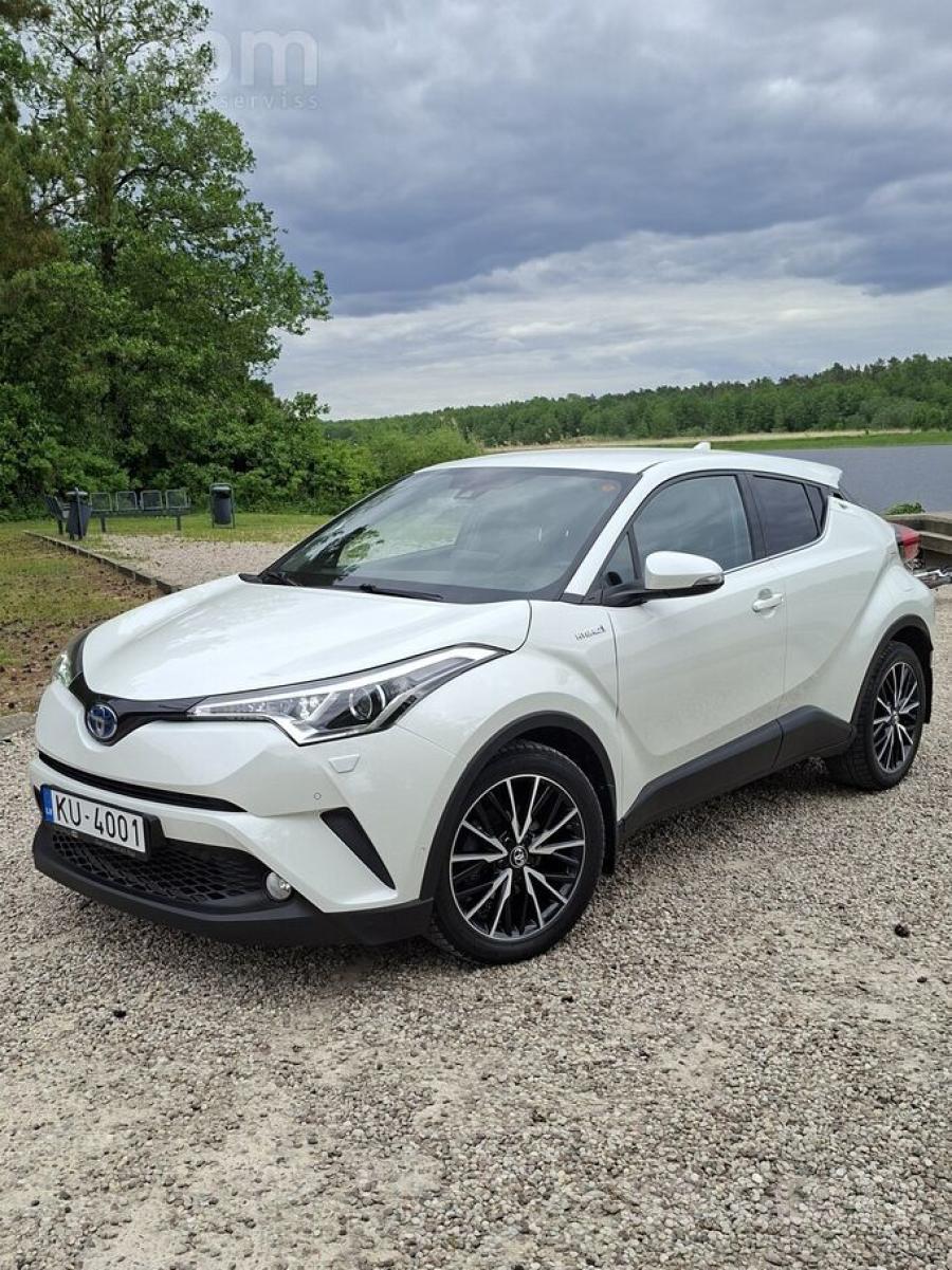 Белый Тойота C-HR 2017 в Юрмала, объемом двигателя 1.80 л и пробегом 90 тыс. км за 16990 €, фото 3 на AUTOMOTO.COM.LV