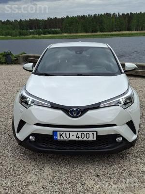 Белый Тойота C-HR 2017 в Юрмала, объемом двигателя 1.80 л и пробегом 90 тыс. км за 16990 €, фото 4 на AUTOMOTO.COM.LV