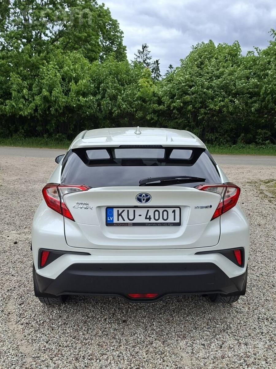 Белый Тойота C-HR 2017 в Юрмала, объемом двигателя 1.80 л и пробегом 90 тыс. км за 16990 €, фото 15 на AUTOMOTO.COM.LV