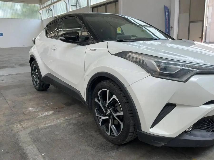 Balts Toyota C-HR 2017 Daugavpils, ar dzinēja tilpumu 1.80 L un nobraukumu 118 tūkst. km par 16500 €, foto 1 vietnē AUTOMOTO.COM.LV